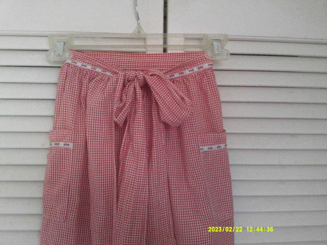 Red Gingham Check Half Apron, 2 Pockets, Small Flowered Trim. Vintage ...