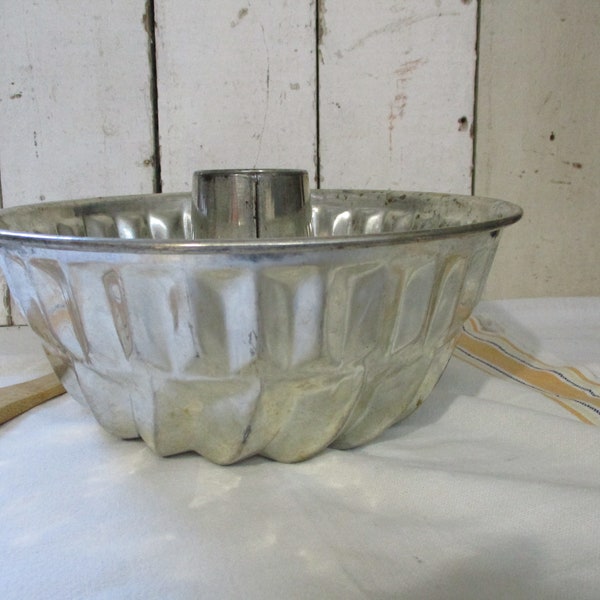 Vintage Bakeware - Etsy