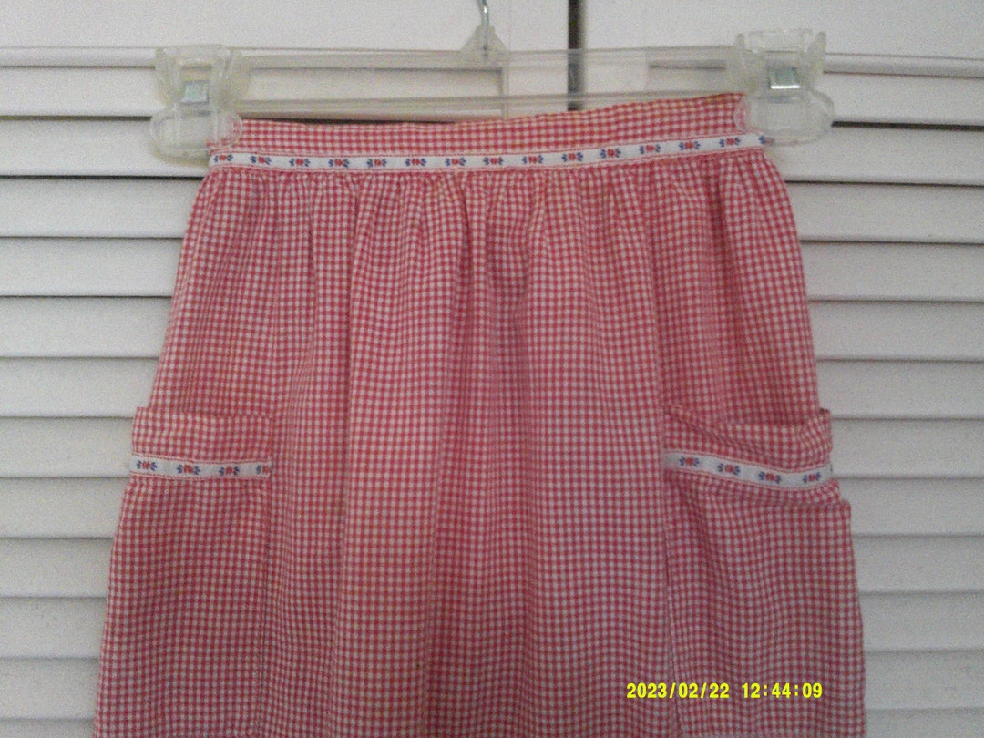 Red Gingham Check Half Apron, 2 Pockets, Small Flowered Trim. Vintage ...