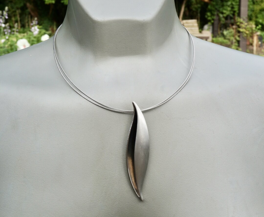 Skinny Cable Wire Choker With Modernist Style Vintage Pendant | Silver ...