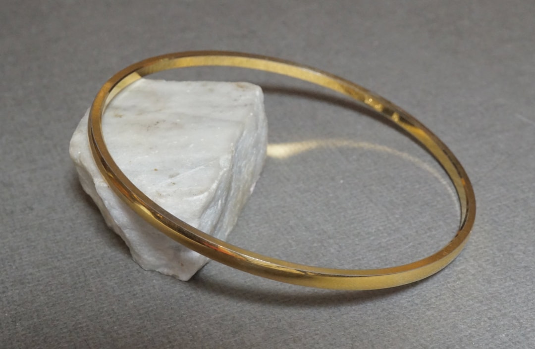 Crown TRIFARI Bangle Vintage Simple, Minimalist Style Gold Tone ...