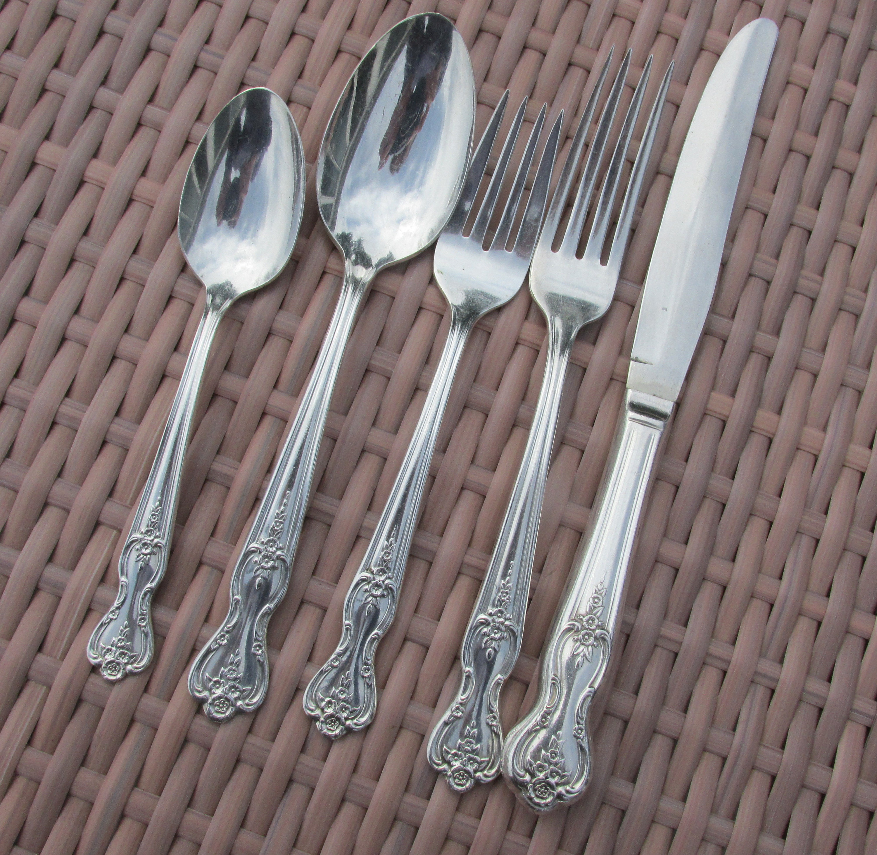 40 Piece Flatware Silver Plate Set in magnolia Aka inspiration Vintage ...