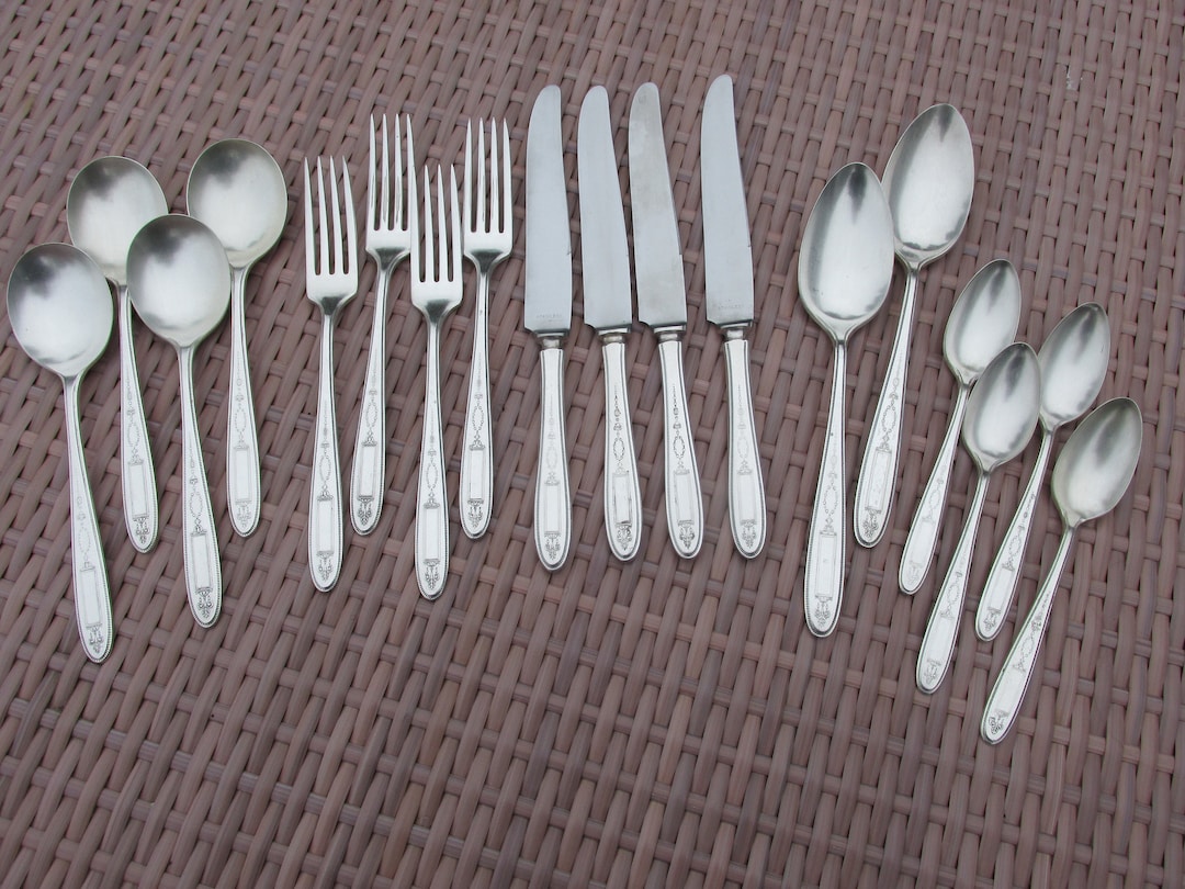 18-piece Flatware Set in "grosvenor" Collectible Silver Plate Pattern - Vintage - Free Shipping ...