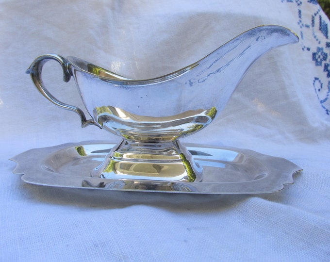 Gravy Boat or Sauce Boat With Underplate in Silver Plate - Vintage ...