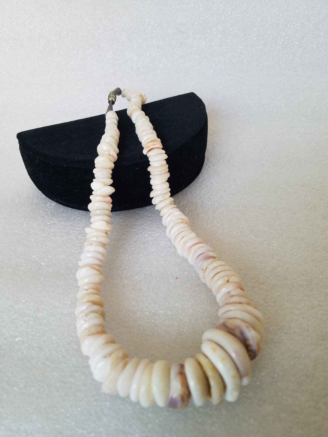 Genuine Vintage Hawaiian Puka Shell Necklace in Graduated Heavy Puka ...