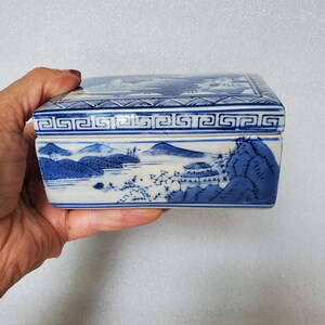 Chinese Porcelain Divided Blue & White Box W/quilong Marking Under Lid ...