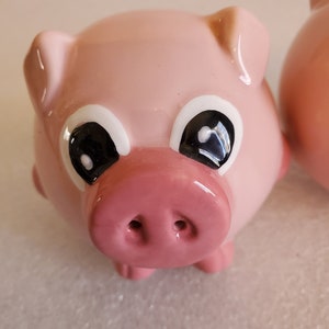 Vintage Cute Pair of Pink Ceramic Pig Salt & Pepper Shakers Table Decor ...