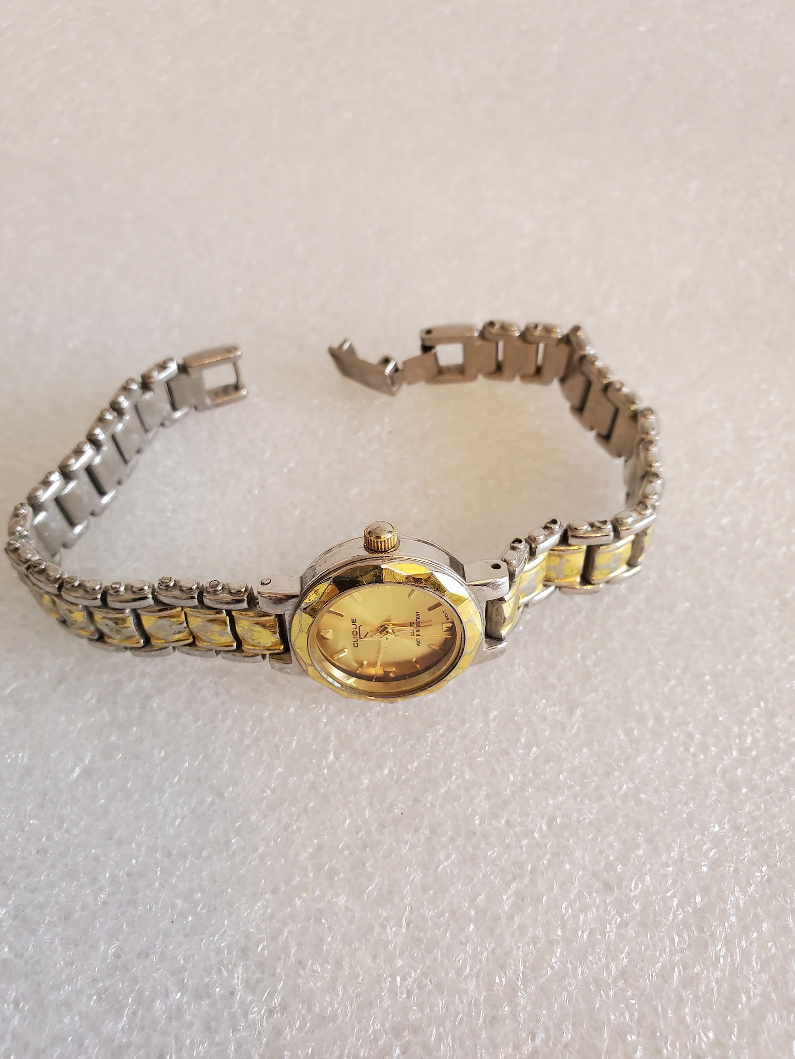 Vintage Ladies clique Quartz Round Gold Face Segmented Band Watch Nice ...