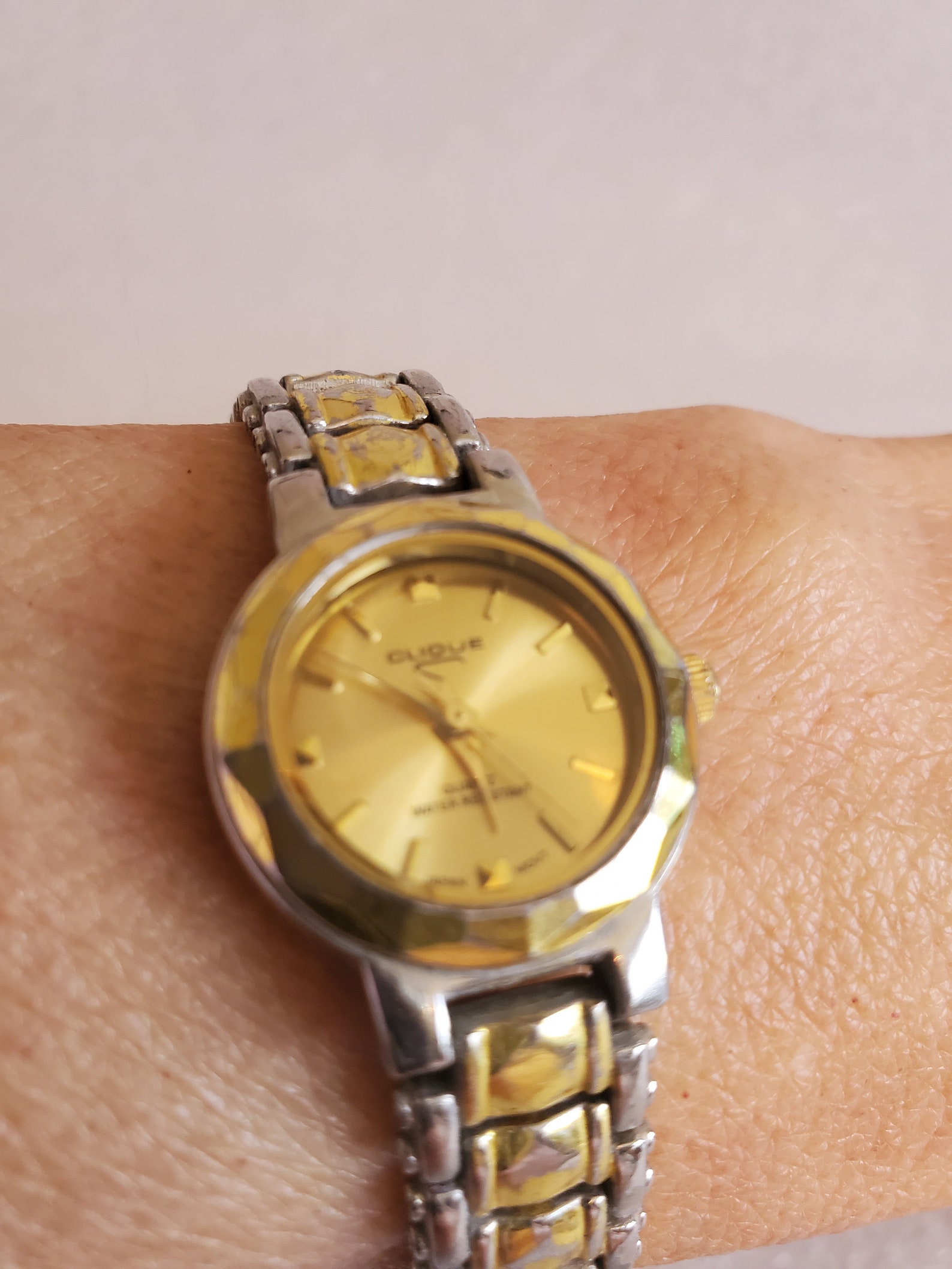 Vintage Ladies "clique" Quartz Round Gold Face & Segmented Band Watch ...