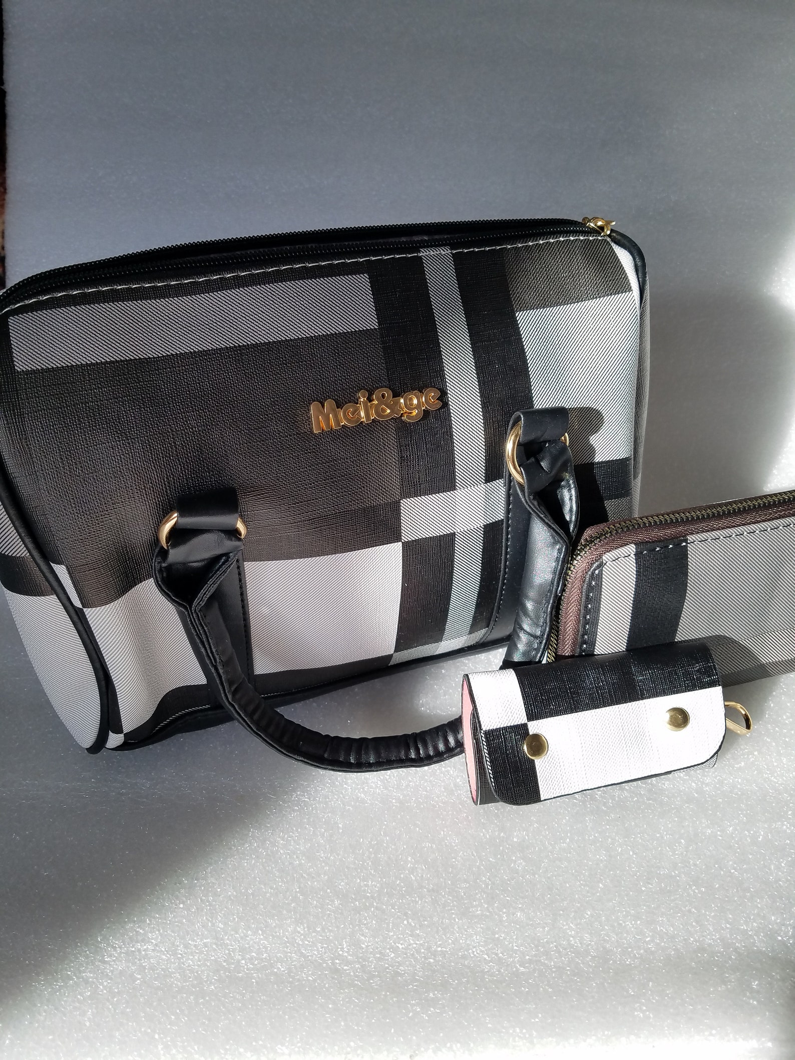 Vintage Black, Grey N White "mei&ge" Wrist Handle Handbag W/matching ...