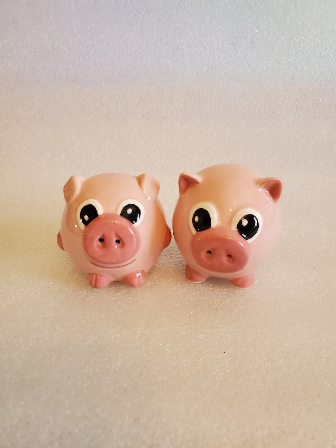 Vintage Cute Pair of Pink Ceramic Pig Salt & Pepper Shakers Table Decor ...