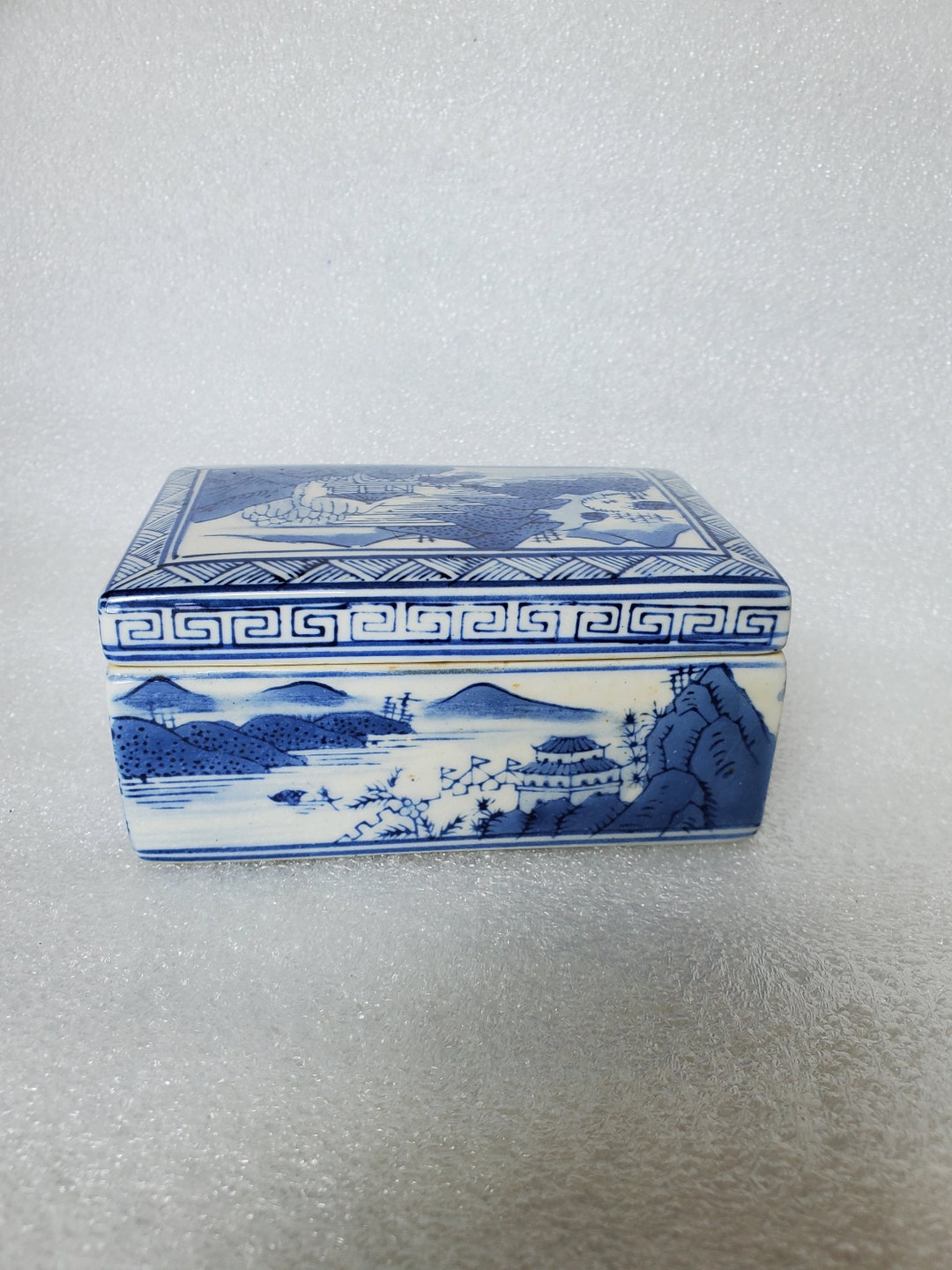 Chinese Porcelain Divided Blue & White Box W/quilong Marking Under Lid ...