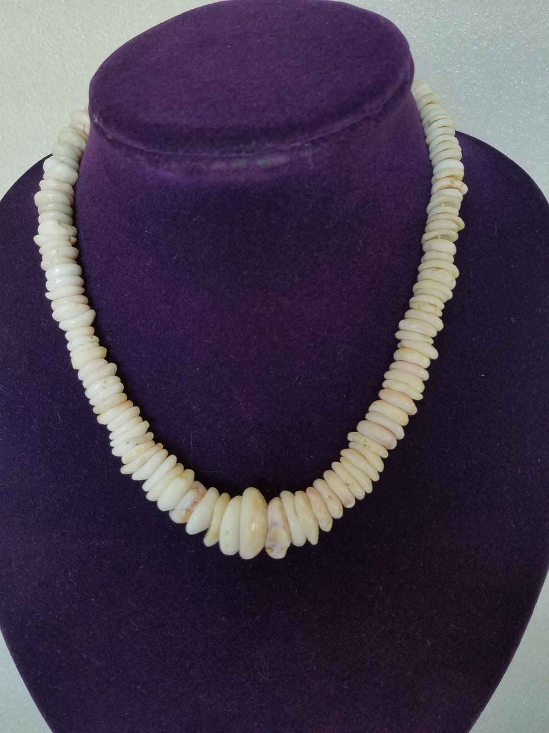 Genuine Vintage Hawaiian Puka Shell Necklace in Graduated Heavy Puka ...