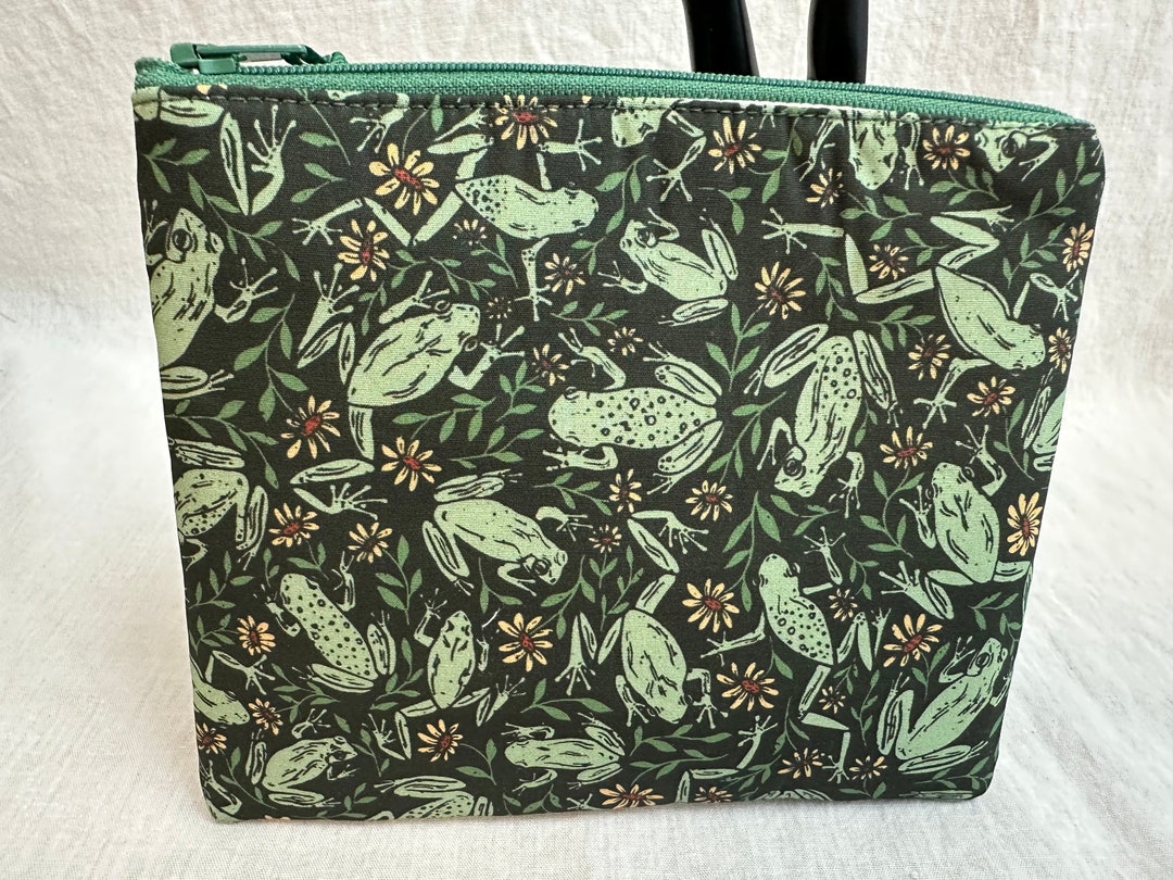 Frogs Medium Padded Zipper Bag, Cotton Frog Zipper Pouch, Frog Cosmetic ...