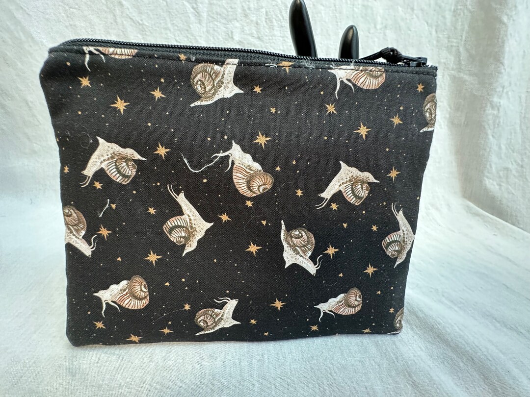 Snails Medium Padded Zipper Bag, Cosmetic Pouch, Gadget Bag, Travel ...