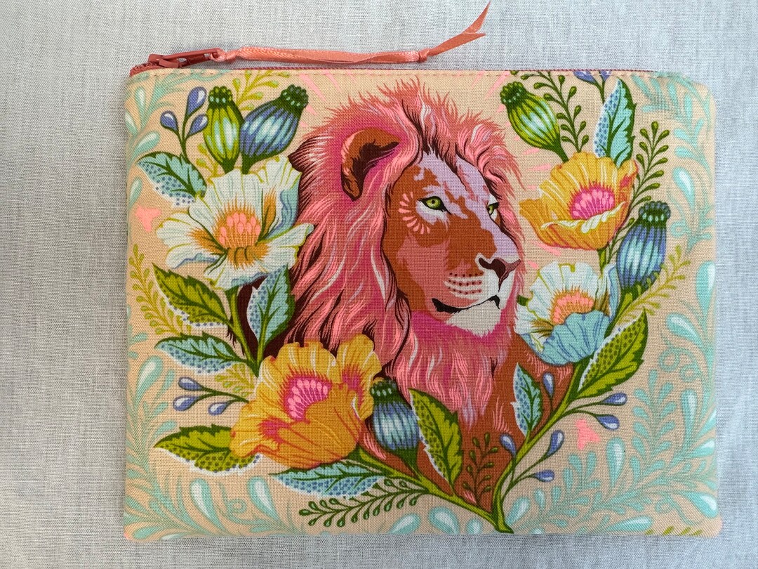Tula Lion Medium Padded Zipper Bag. Lion Gadget Bag, Lion Cosmetic Bag ...