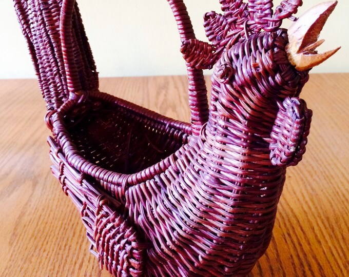 Vintage Wicker Chicken / Rooster Basket With Handle, Vintage Serving ...