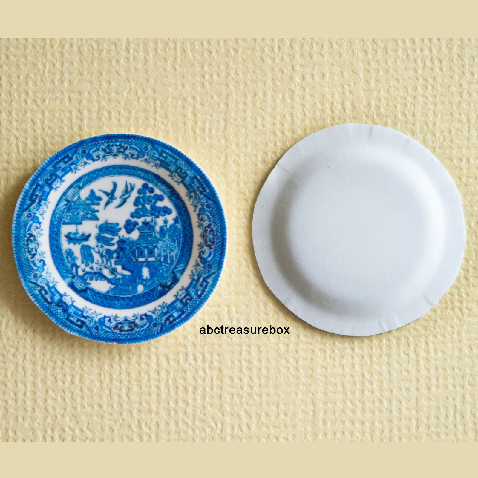 Set of 12 Blue Willow Miniature Paper Plates, 1:12 Scale Dollhouse ...