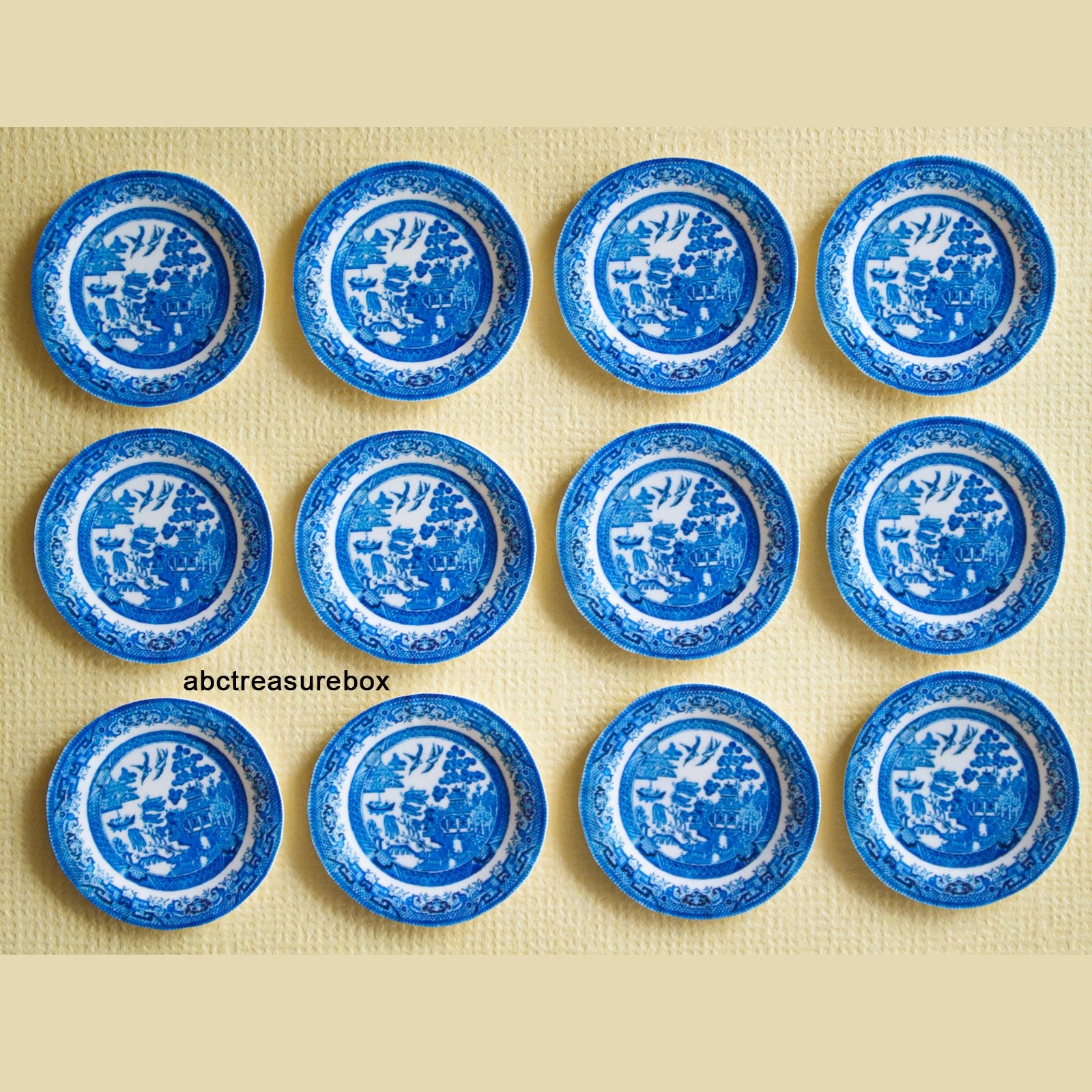 Set of 12 Blue Willow Miniature Paper Plates, 1:12 Scale Dollhouse ...