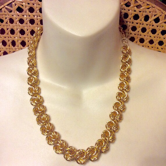 Gold toned metal circle chains collar choker necklace. - Gem