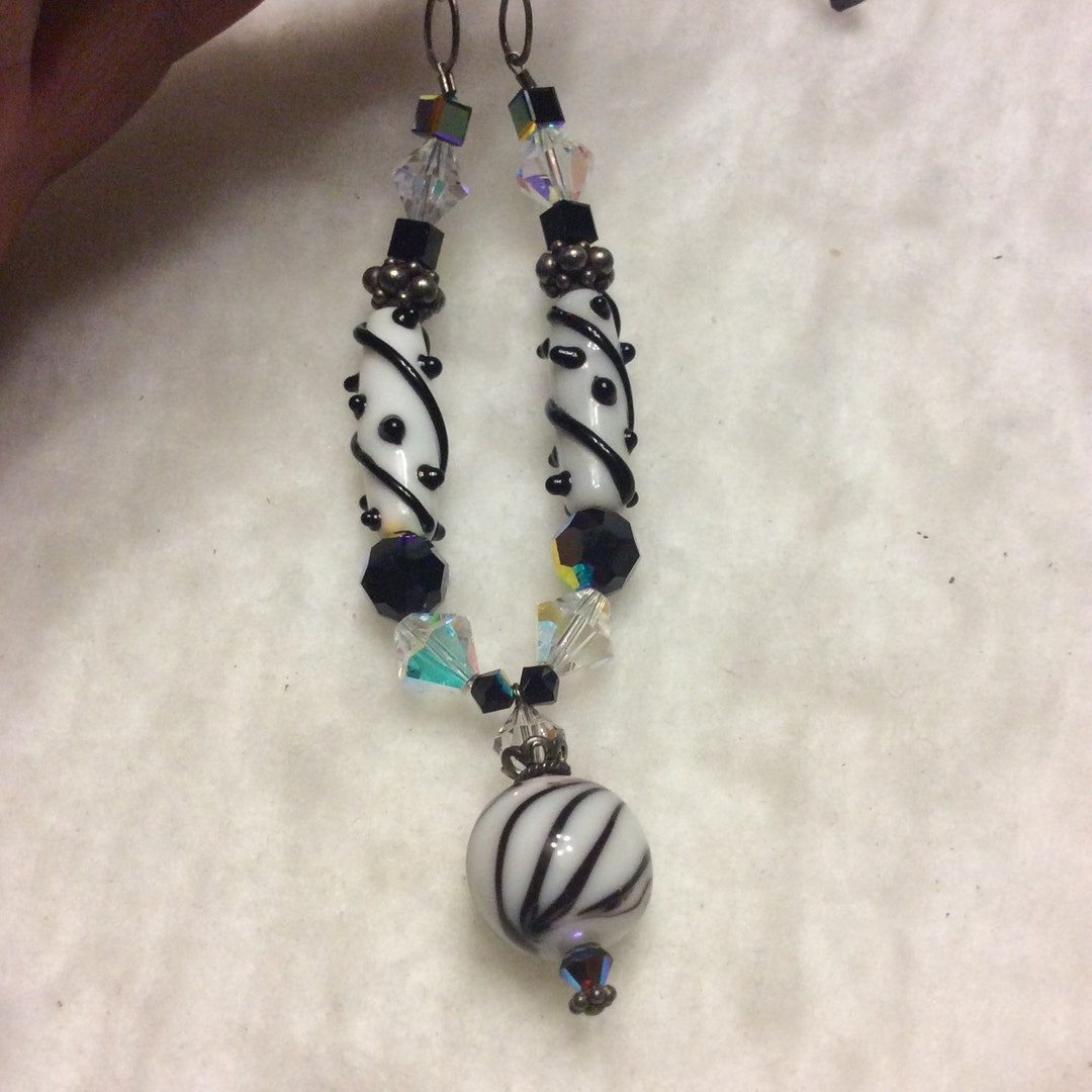Vintage 1970's White Glass Wedding Cake Torpedo Beads Beaded Necklace ...
