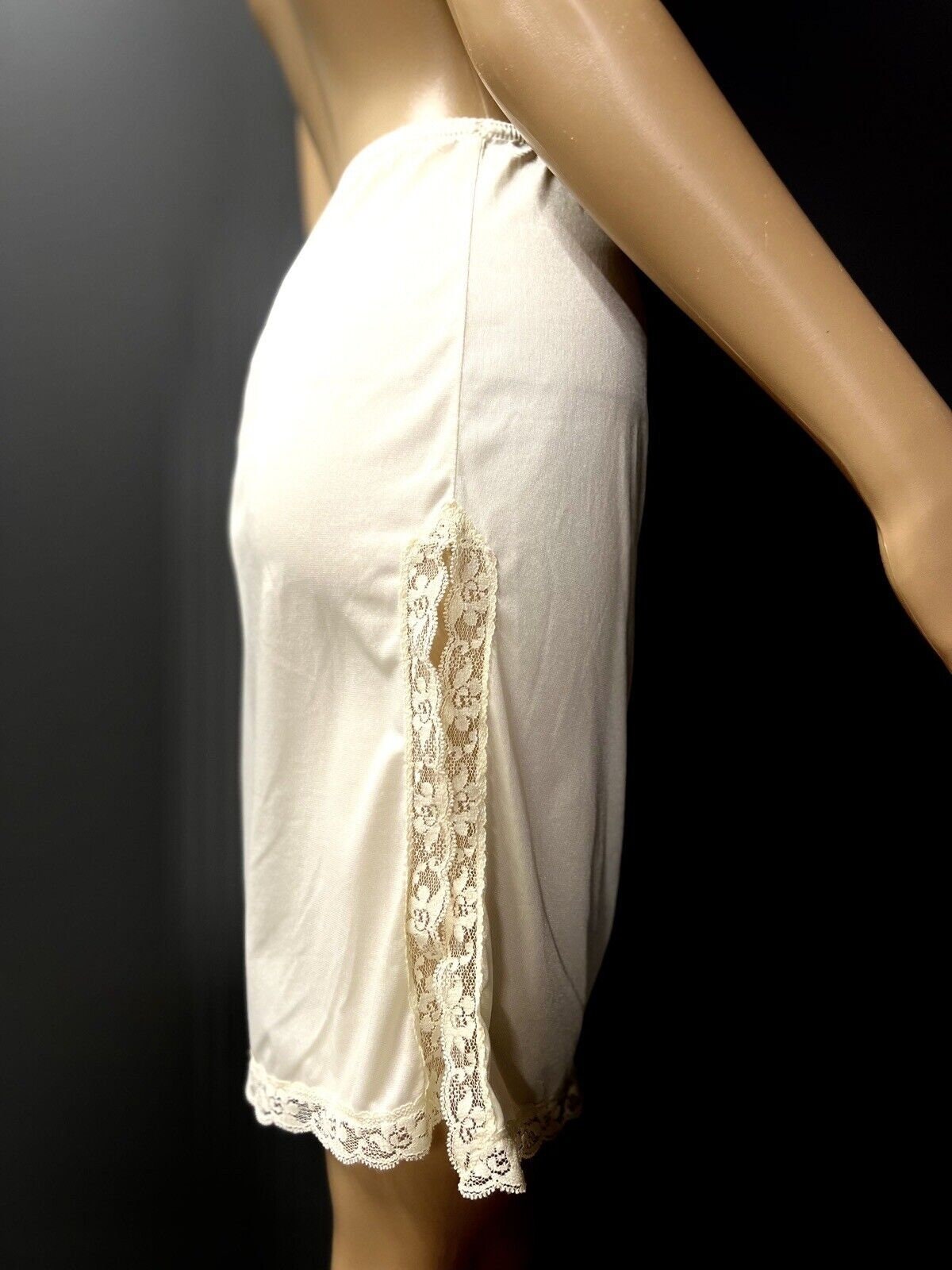 Vintage Mel-lin Half Slip Size Small 100% Nylon Cream Tall Side Slits ...