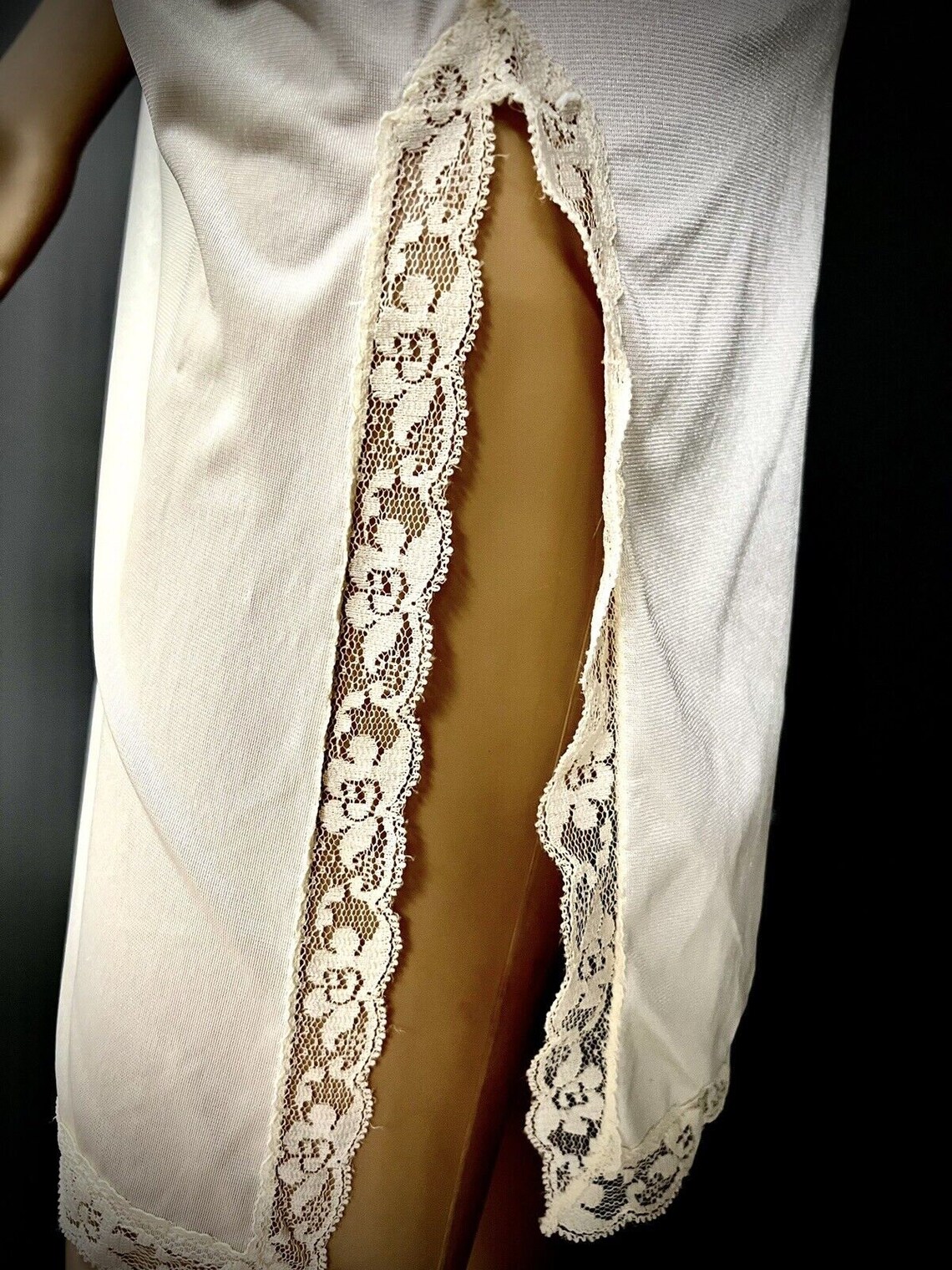 Vintage Mel-lin Half Slip Size Small 100% Nylon Cream Tall Side Slits ...