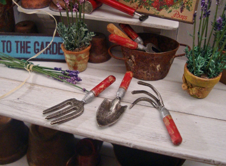 Set (3) Red Handled Garden Tools ~ Distressed Red Handles ~ 1:12 Scale ...