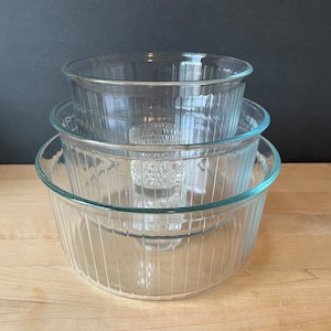 Vintage Pyrex Ribbed Nesting Bowl, Set of Three - Etsy