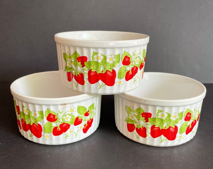 Vintage Strawberry Custard Bowls, Set of Three - Etsy