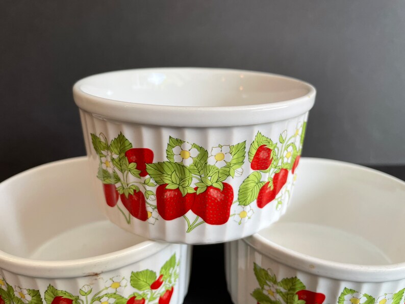 Vintage Strawberry Custard Bowls Set of Three - Etsy