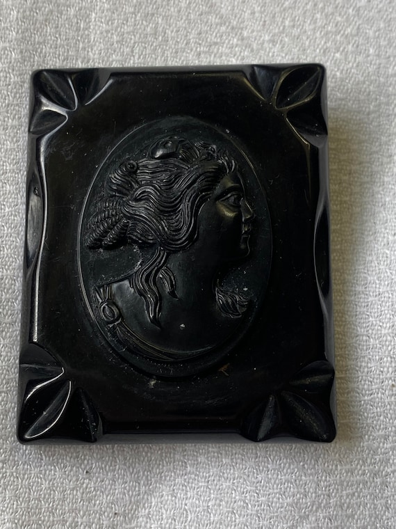 Cameo black brooch - Gem