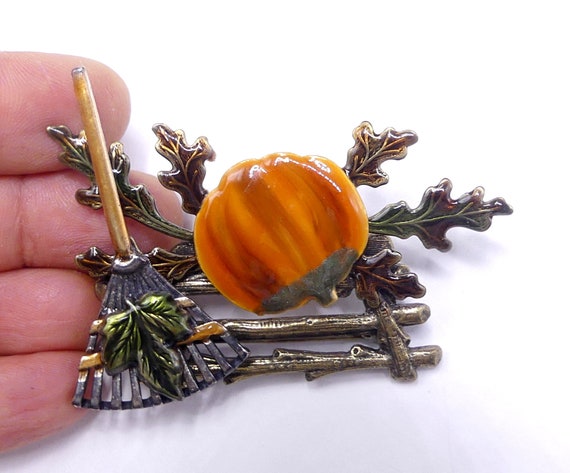 Vintage brass tone pumpkin rake oak leaves enamel pin… - Gem