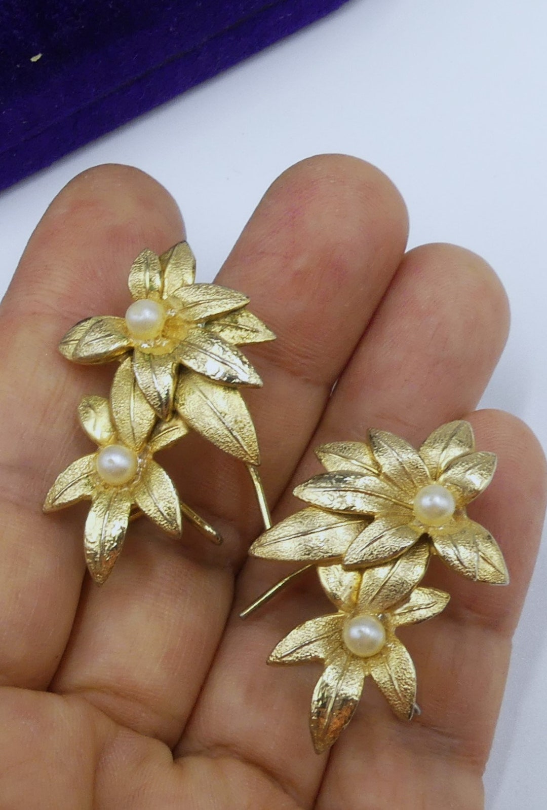 Vintage Signed Judith Mccann ? Gold Tone Faux Pearl Flowers Wingback ...