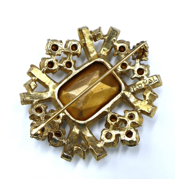 Vintage marked Royal gold tone & rhinestone pin brooch - Gem