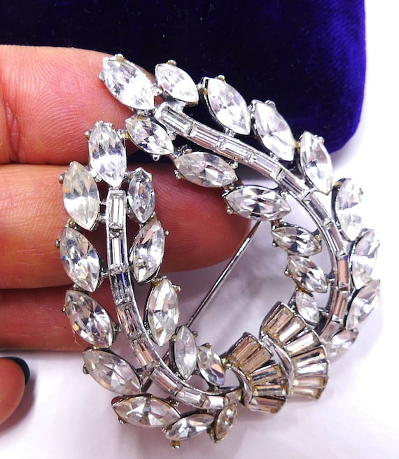 Vintage large silver tone & rhinestone brooch - Gem