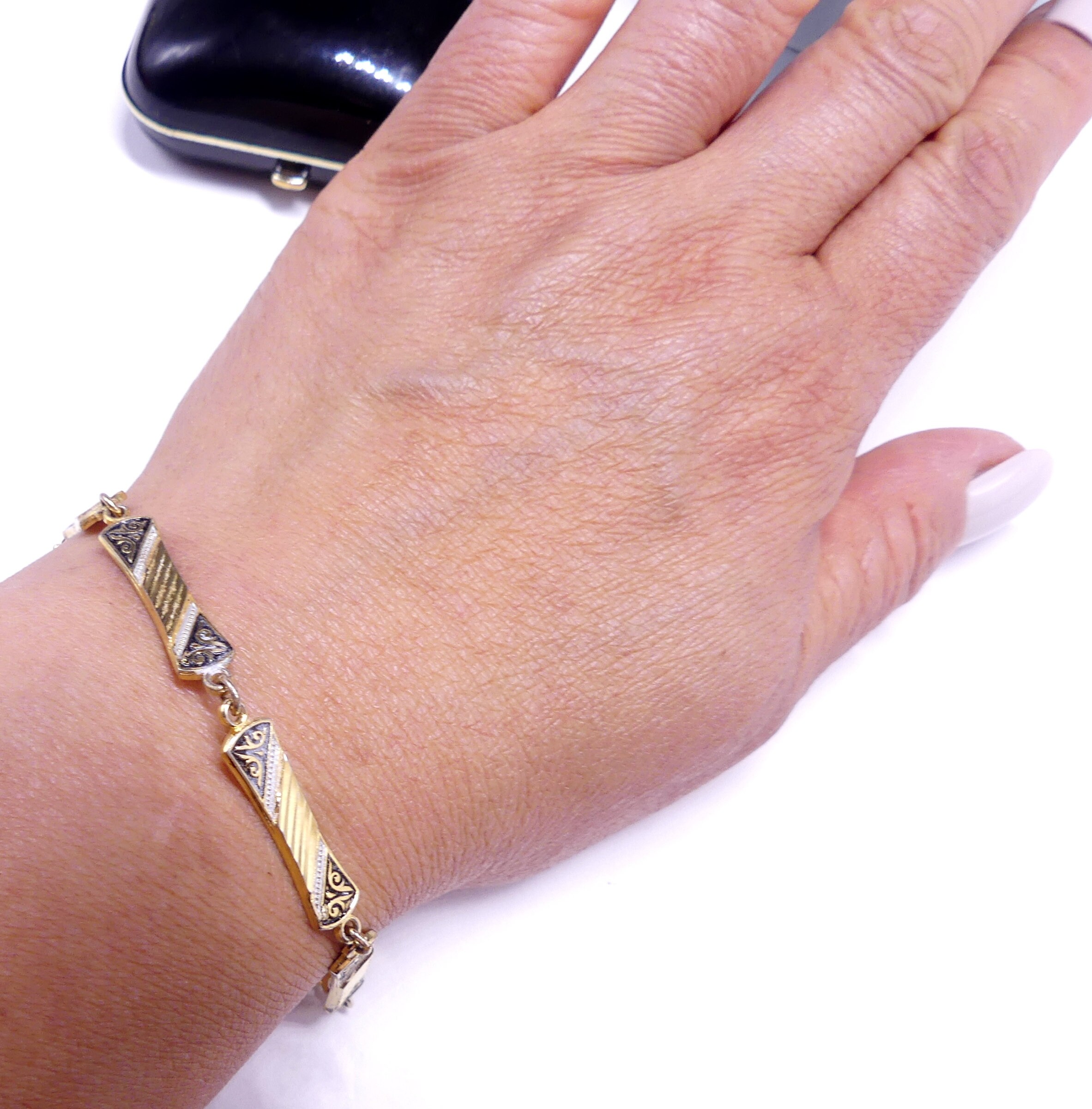 Vintage Gold Tone Black White Enamel Link Bracelet - Etsy Vintage Gold Tone Black White Enamel Link Bracelet - Etsy