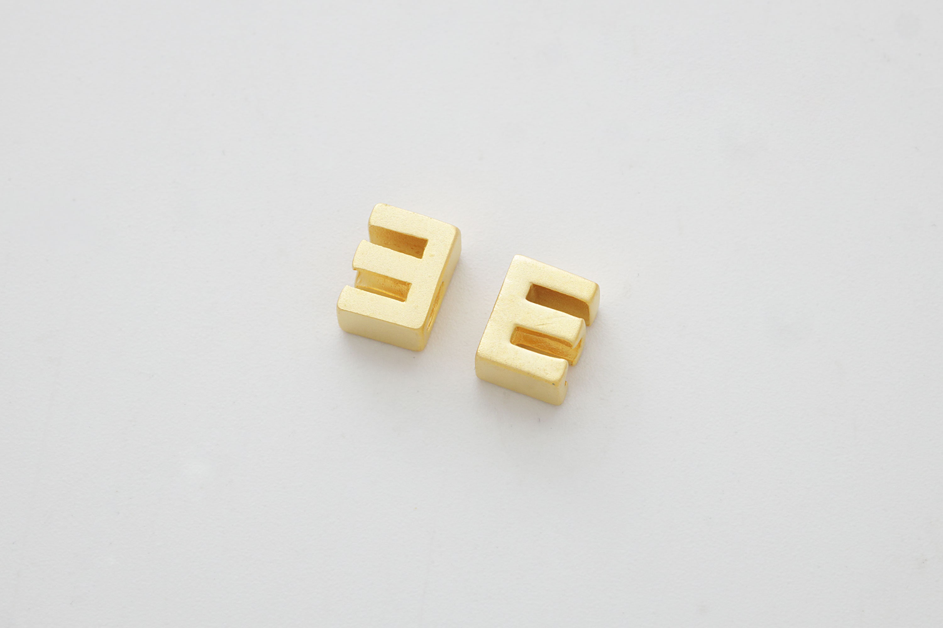 Alphabet E, AE-G11, 2 Pcs, 7.5x5.6x4.2mm, Hole Size 2.8x2mm, Capital ...