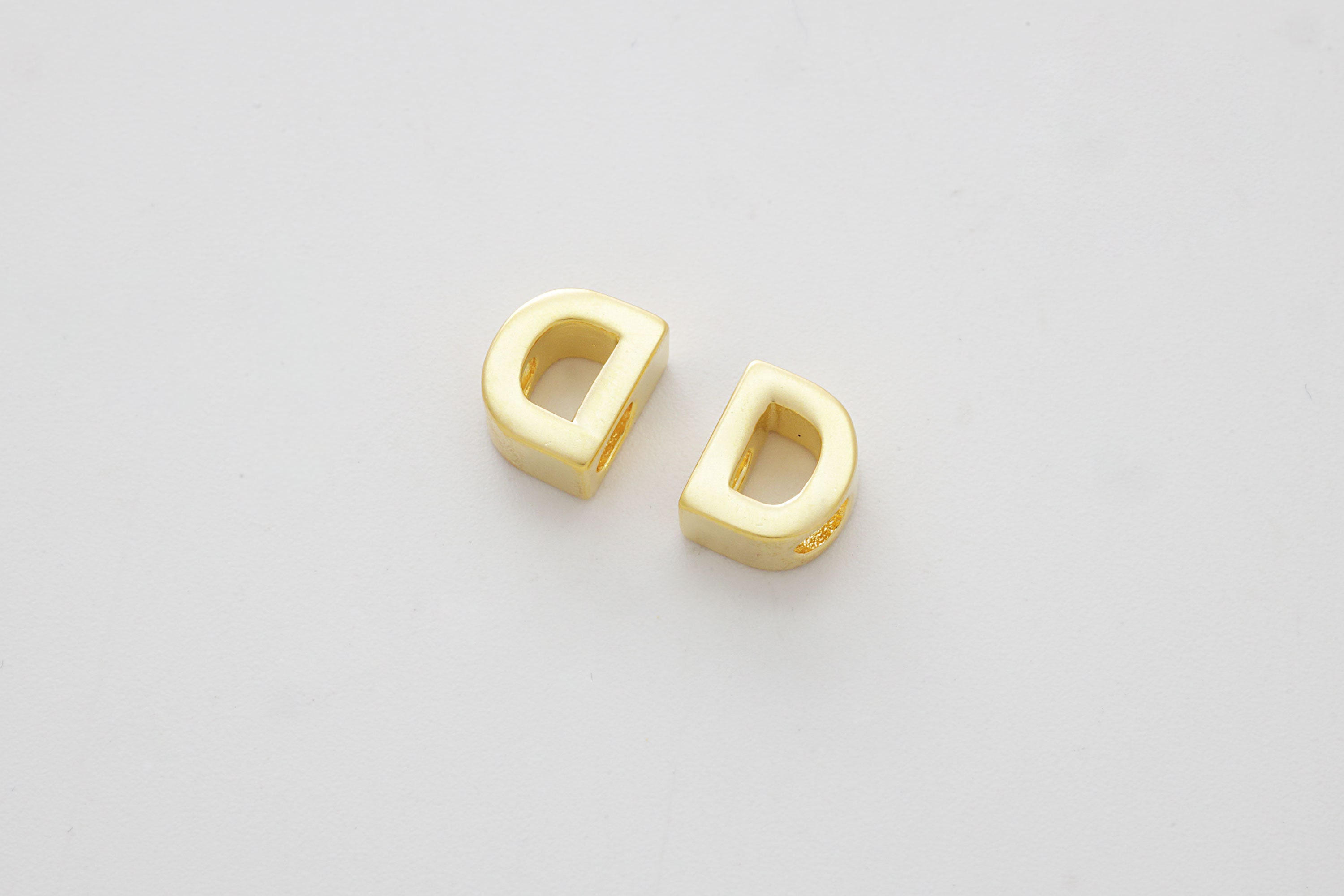 Alphabet D, AD-G11, 2 Pcs, 7.6x6.5x4.1mm, Hole Size 2.0x3.1mm, Capital ...