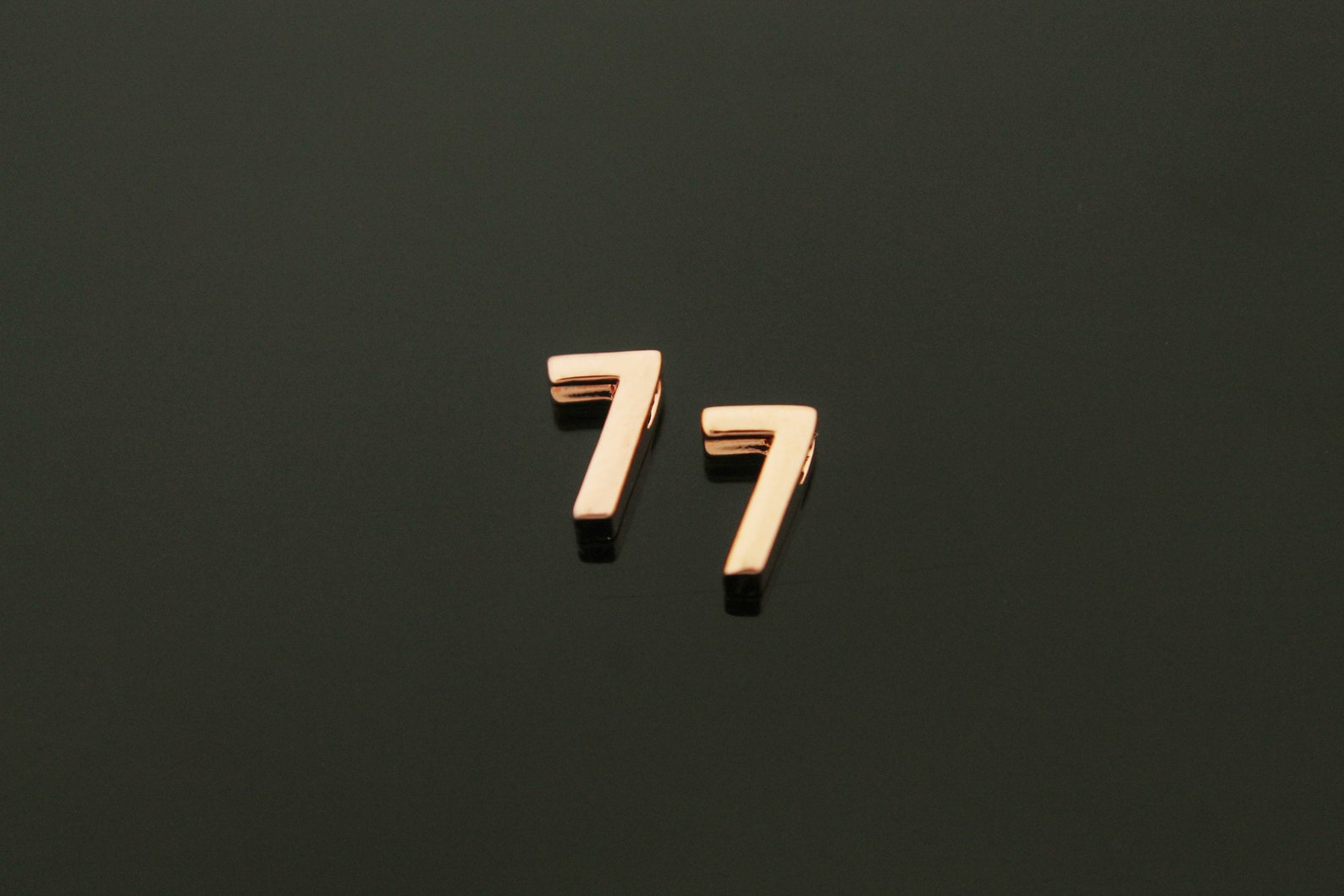 Tiny Numeric Pendant, NU-P7, 2 Pcs, 7x4.5x2.6mm, Hole Size 1.6x1.2mm ...