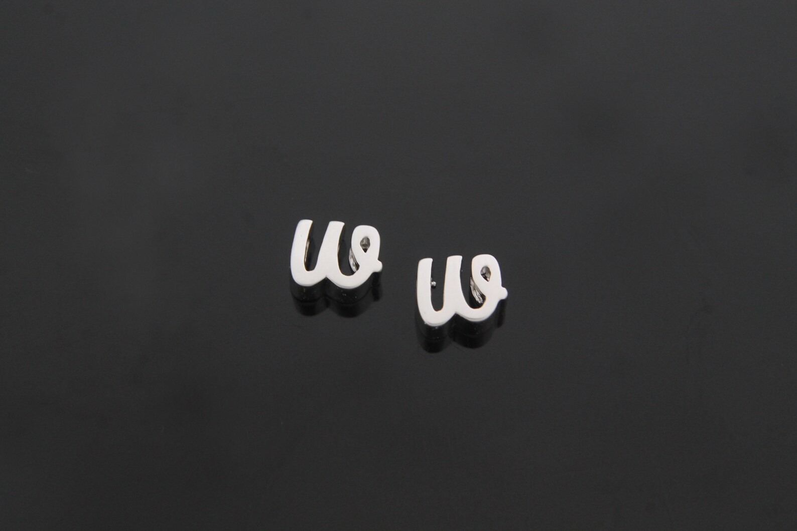 Alphabet w AW-R10 2 pcs 5x6x3mm Hole size 1.7x1.5mm | Etsy
