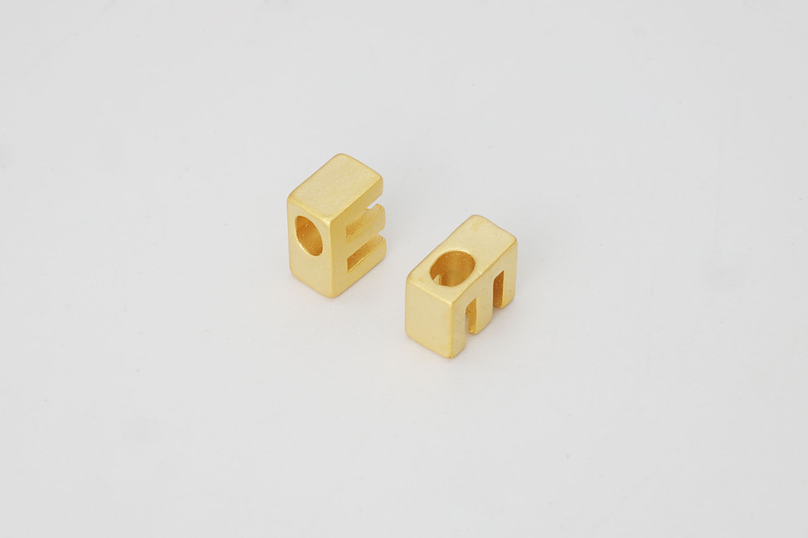 Alphabet E, AE-G11, 2 Pcs, 7.5x5.6x4.2mm, Hole Size 2.8x2mm, Capital ...