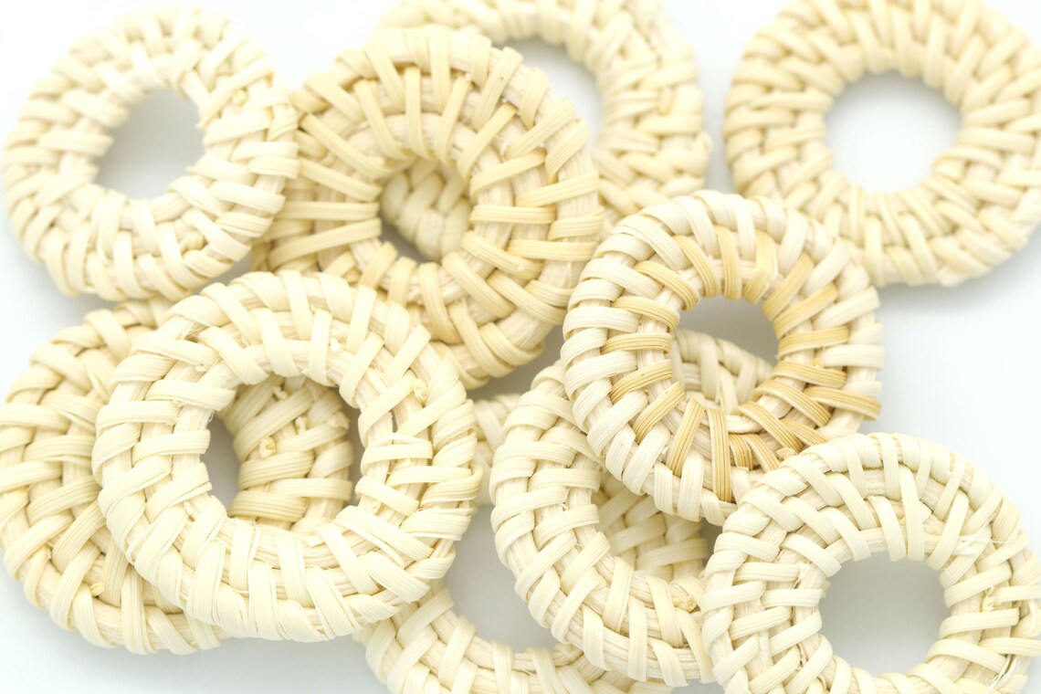 Rattan ring pendant V1-G5 1 pcs Irregular size 27-33mm | Etsy