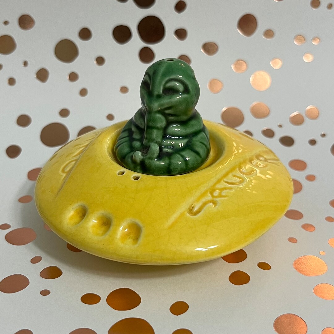Flying Saucer UFO Alien Vallona Starr Salt and Pepper Shakers Ceramic ...