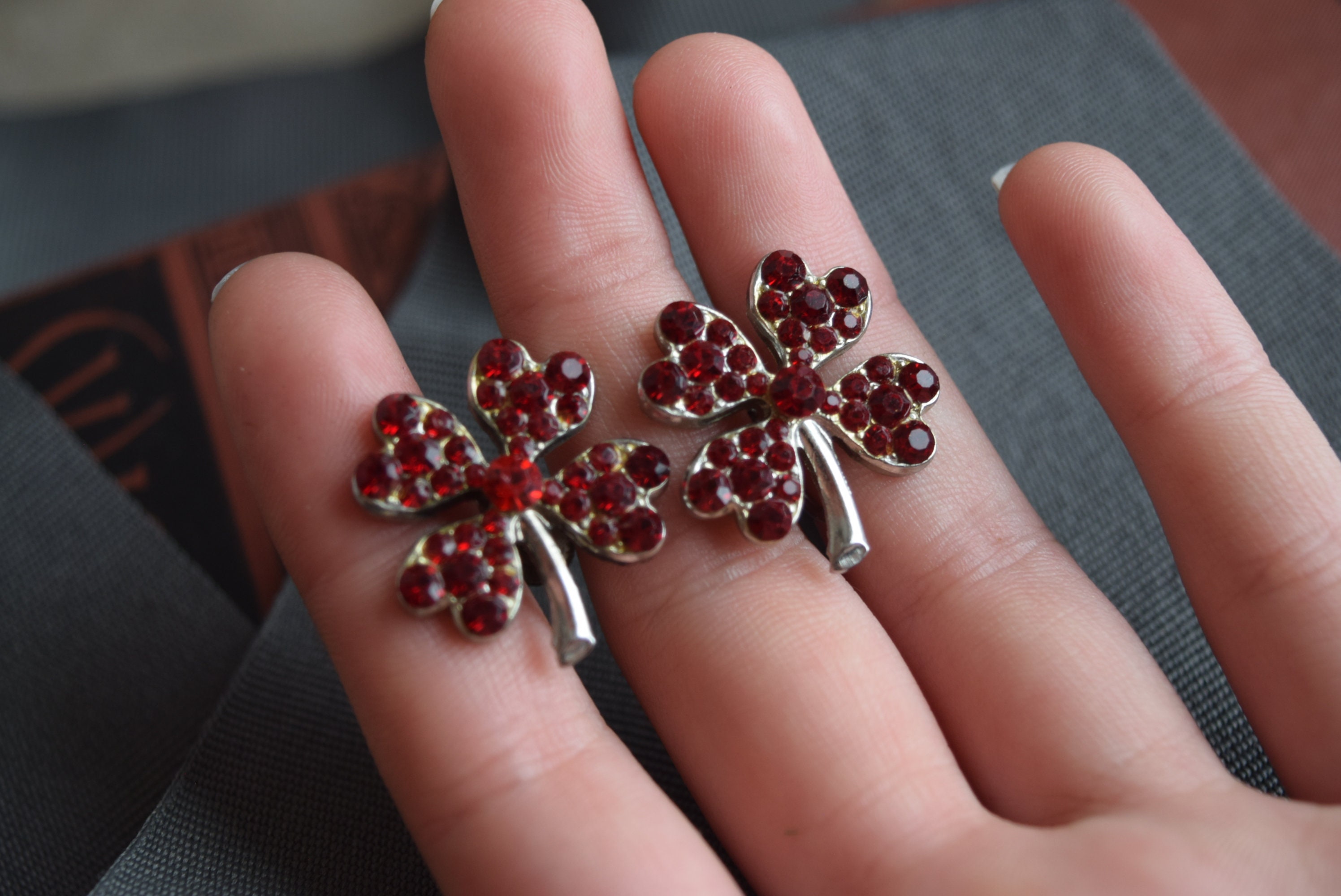 Vintage Shamrock Red Gem Earrings 4 Leaf Clover Screwback - Etsy