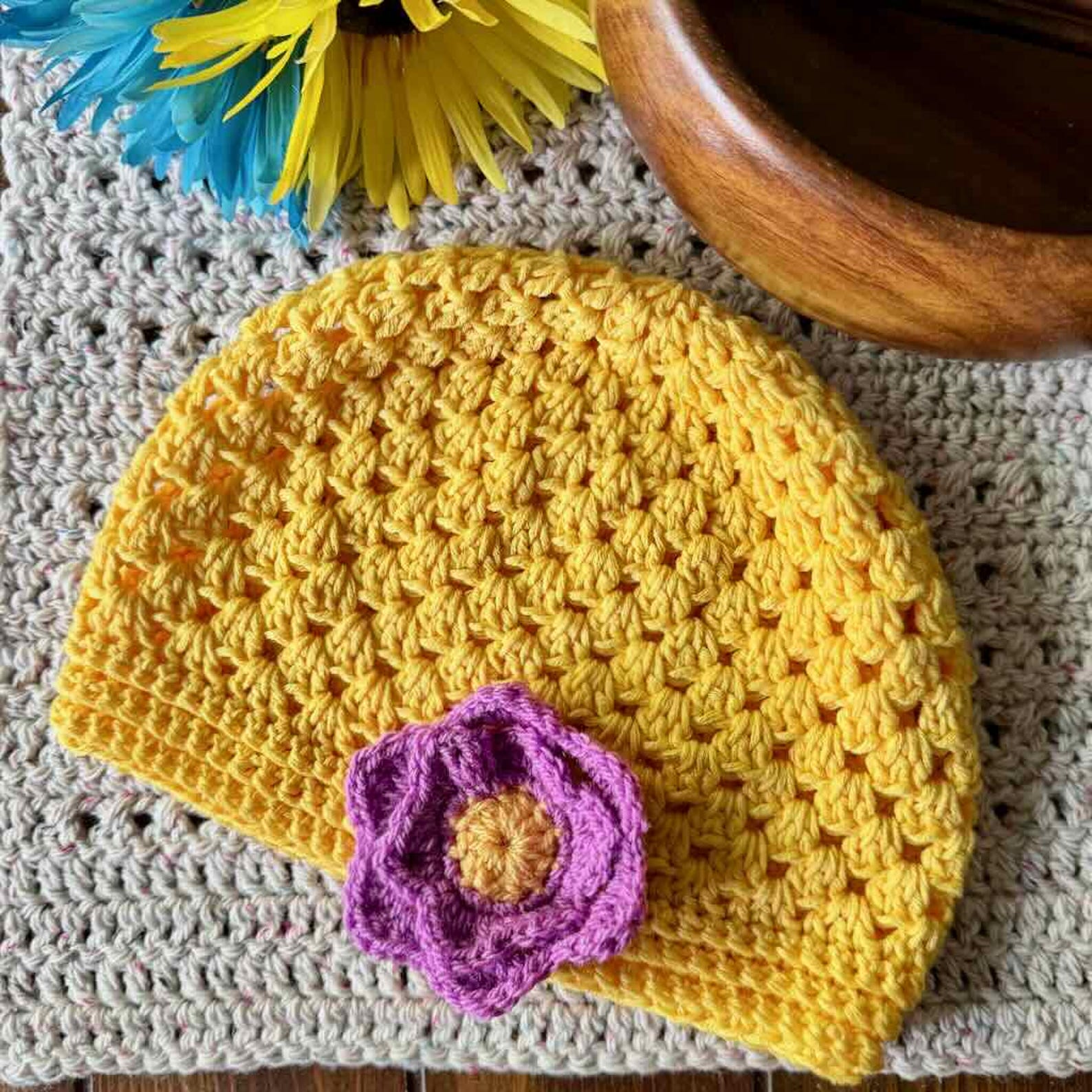 Vintage-inspired Daisy Beanie: Classic Granny Stitch Style for Modern ...