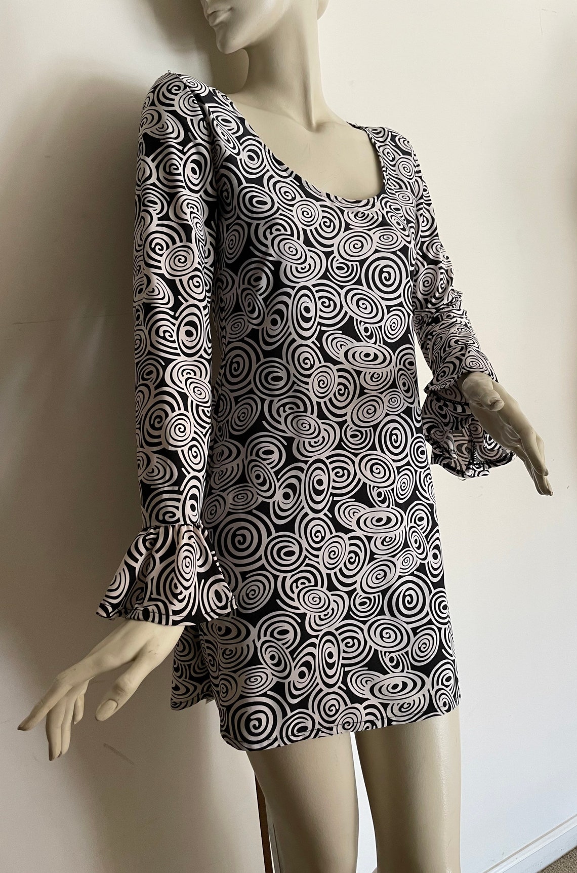 Sweet 70s Sizzler Style Mini Dress Vintage 90s Mod in Black and White ...
