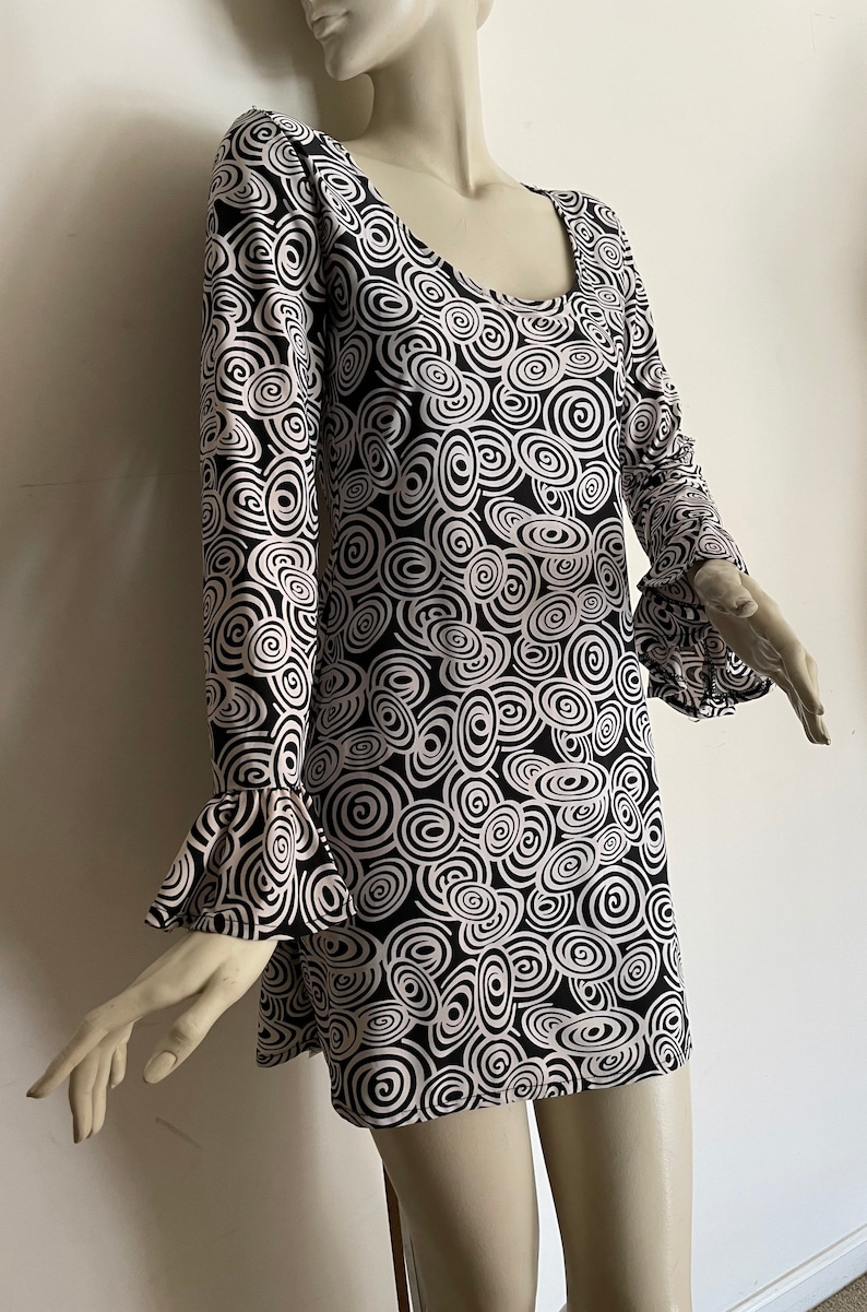 Sweet 70s Sizzler Style Mini Dress Vintage 90s Mod in Black and White ...