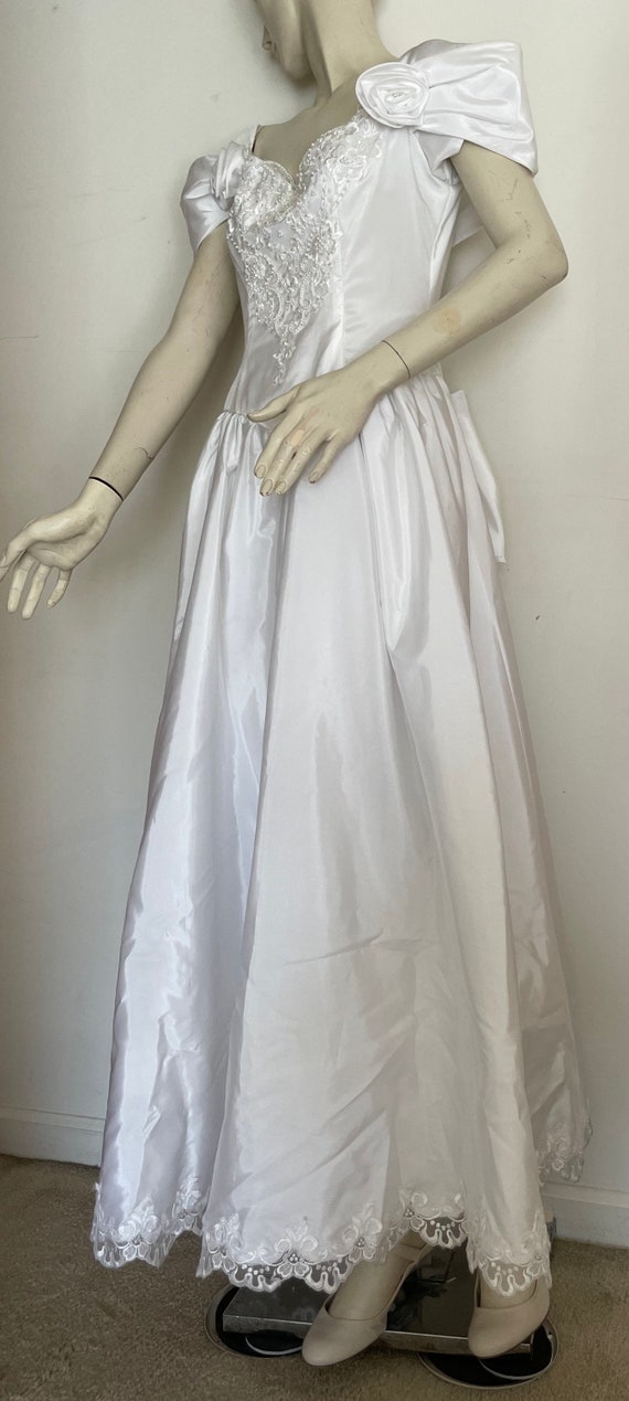 Elegant 80s Princess Form Fitting Satin finish Taffet… - Gem