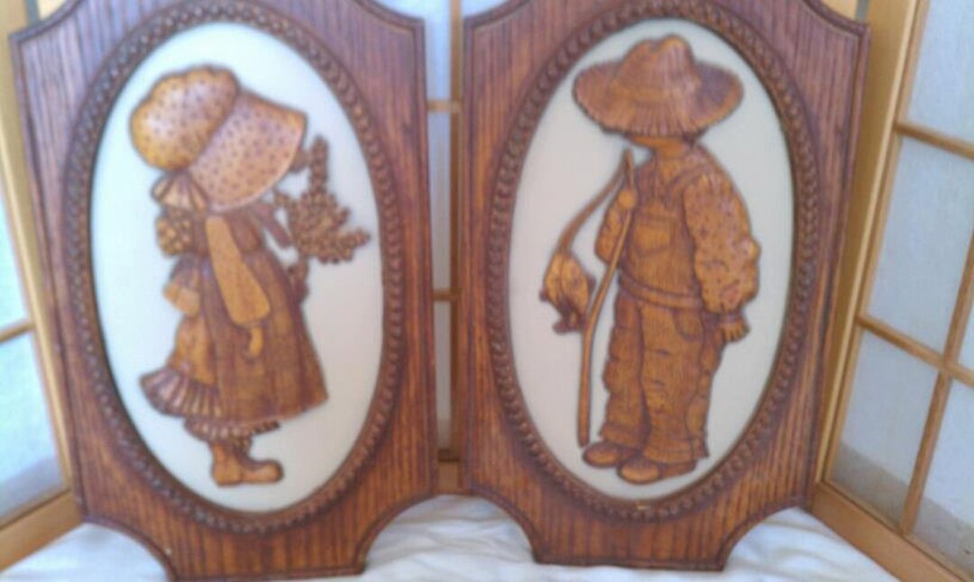 Hollie and Robbie Hobbie Wall Plaques 1972 - Etsy